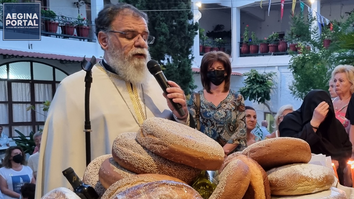 Ο λαμπρός πανηγυρικός εσπερινός στη Ιερά Μονή της Παναγίας της ...