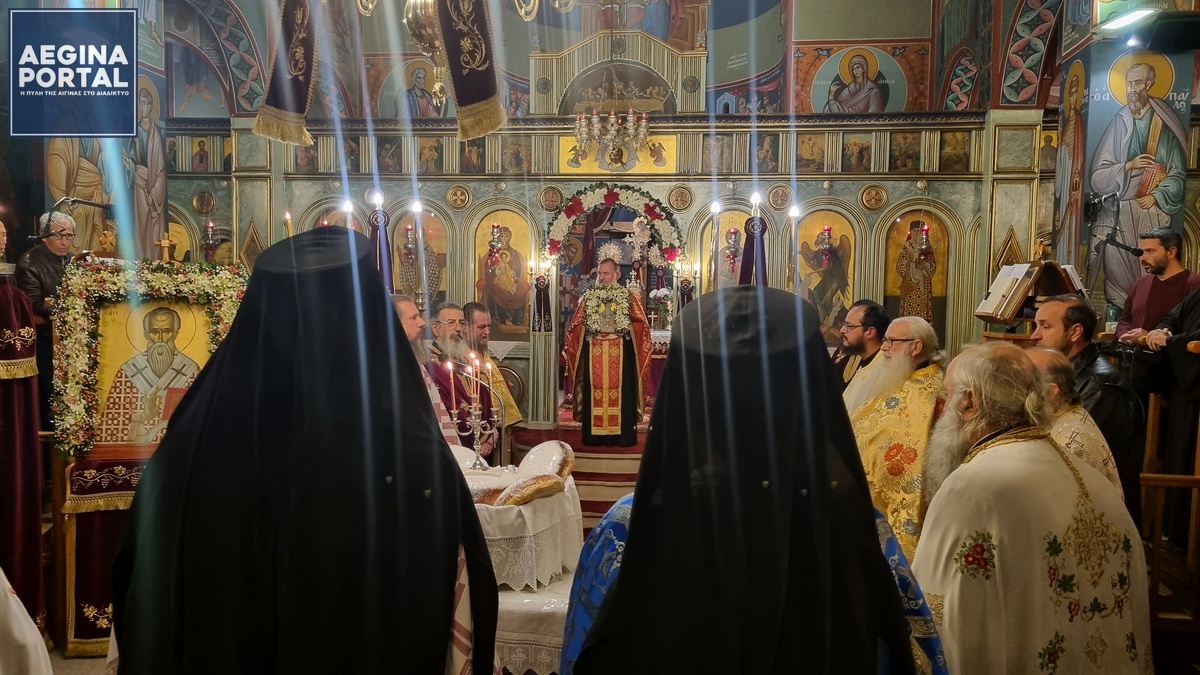 Ο πανηγυρικός εσπερινός στον Ιερό Ναό του αγίου Αποστόλου Κρίσπου.